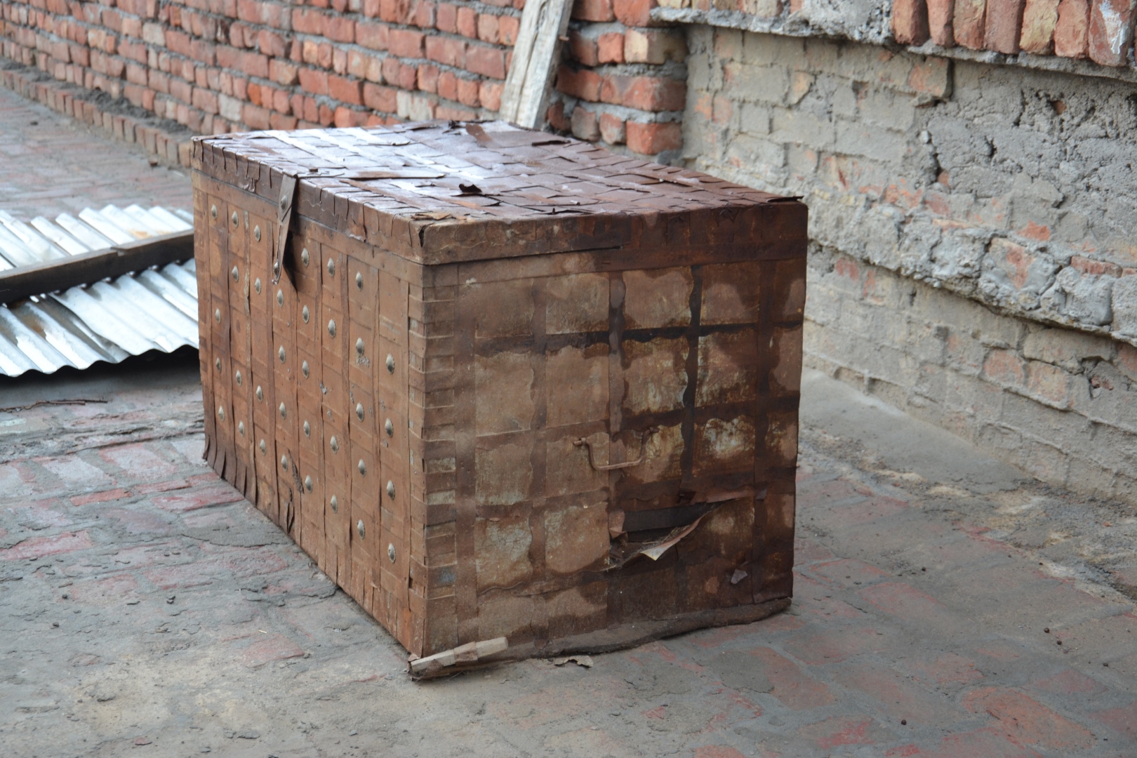 Sandook – Vernacular Furniture of India