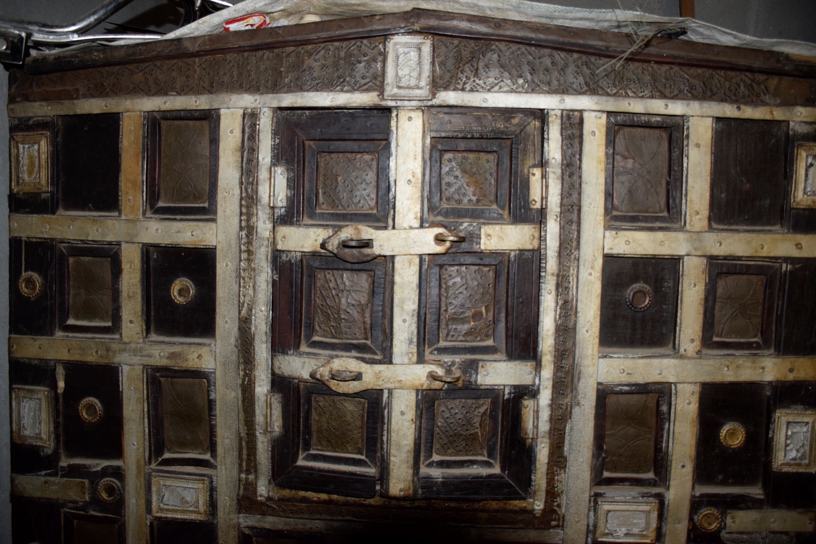 Sandook – Vernacular Furniture of India